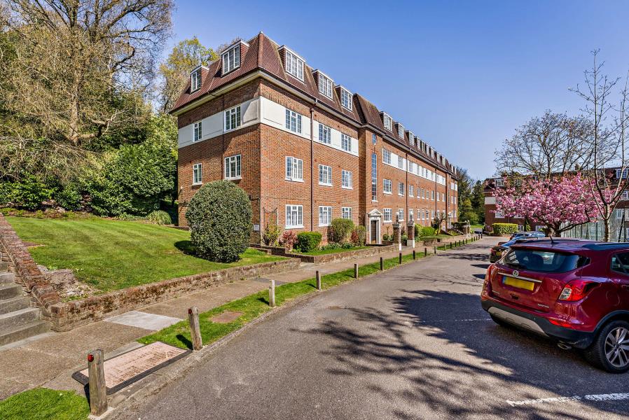 Herga Court - Robsons Estate Agents